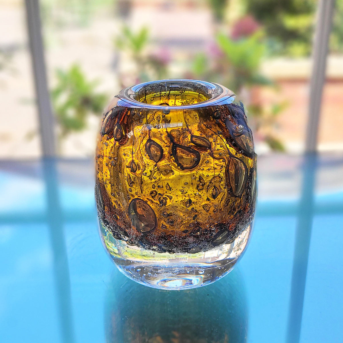 Amber Round Vase by Mark Fenn – Bluecoat Display Centre