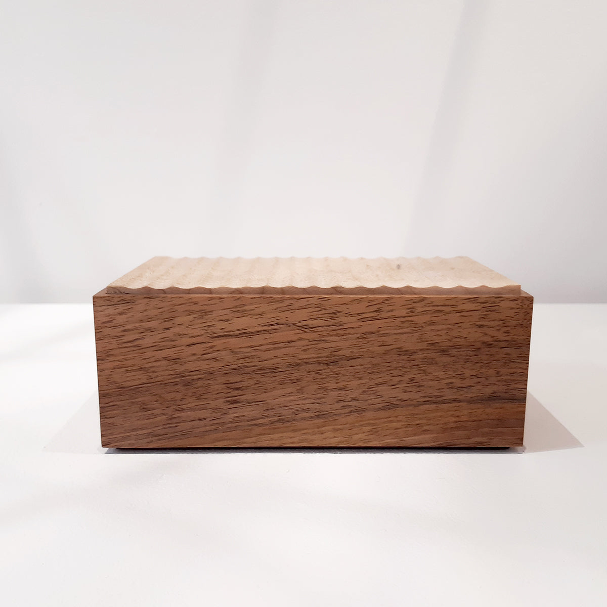 Walnut & Sycamore Ripple Box by Sandy Buchanan – Bluecoat Display Centre